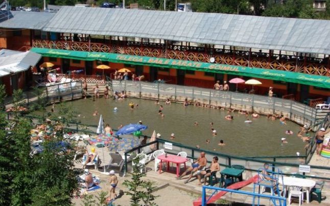 Localitatea unde apele sărate sunt considerate un miracol pentru ...