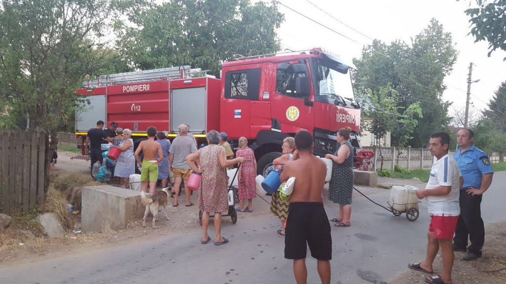 Pompierii vor transporta, pentru a doua zi, apă potabilă la Gura ...