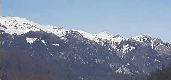 Risc însemnat de avalanșă în Munții Bucegi. Turiștii sunt așteptați pe ...