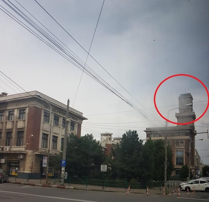 Ceasul de la Halele Centrale a rămas fără limbi. Când va fi reparat ...