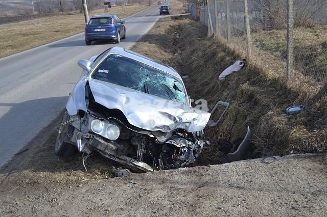 Accident pe DN1A, la Gura Vitioarei. O mașină a intrat într-un cap de ...