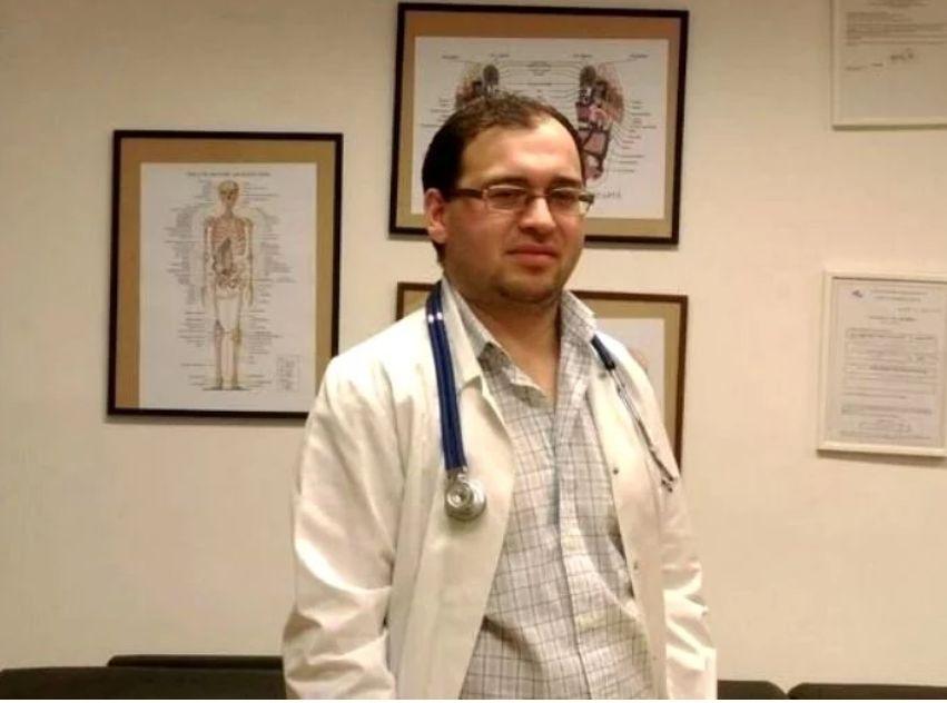 El este medicul fals reținut de polițiști. La 26 de ani se dădea ...