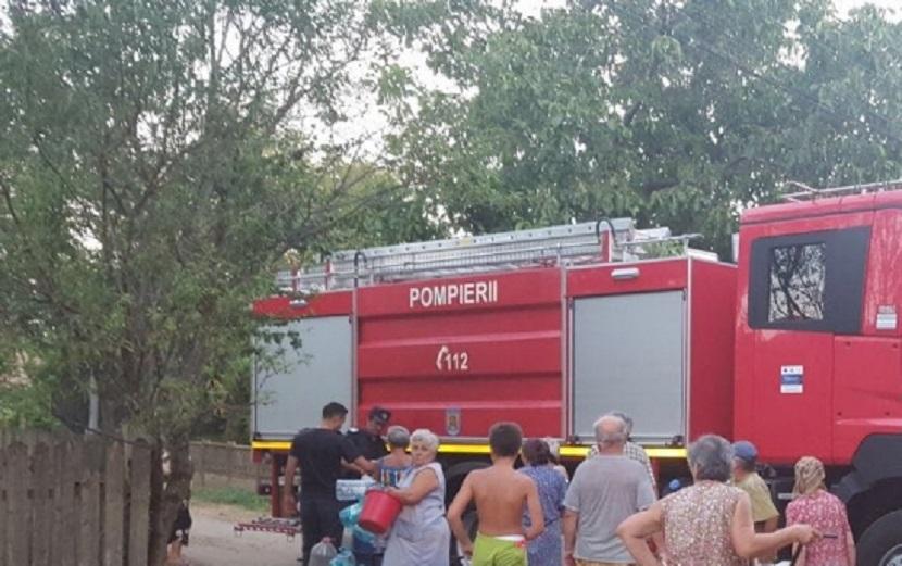 Pompierii prahoveni vor transporta 10.000 de litri de apă potabilă în ...