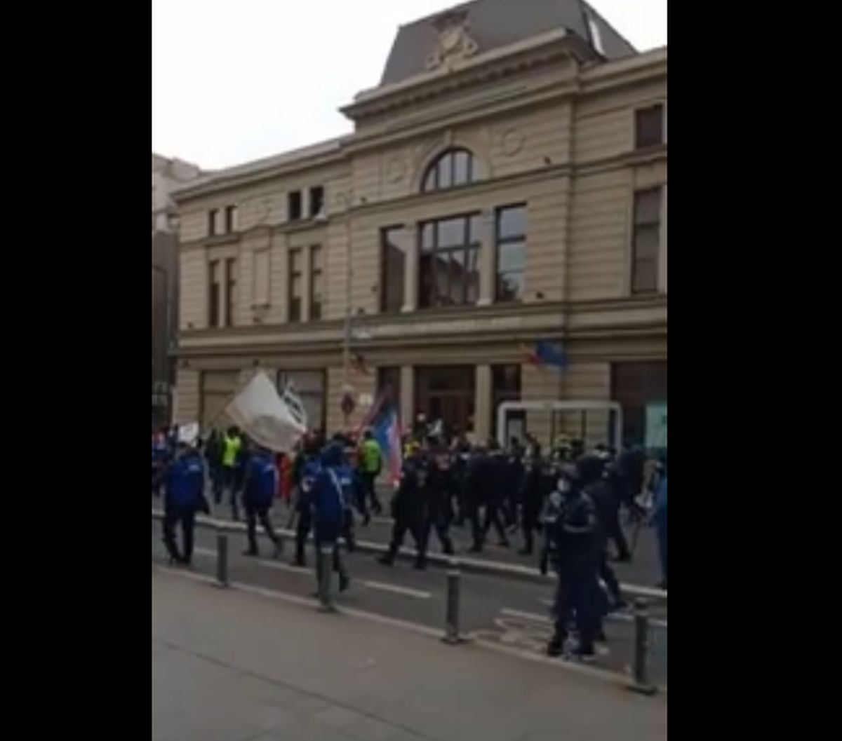 Imagini de la protestul polițiștilor din București. Jandarmii fac apel ...
