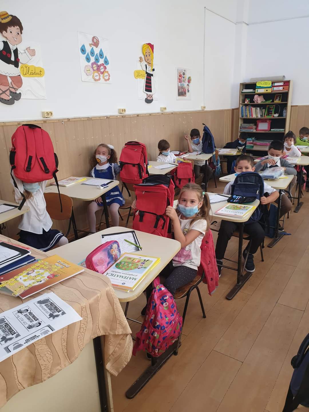 Primăria Râfov le-a pregătit ”bobocilor” din clasa I câte o surpriză ...