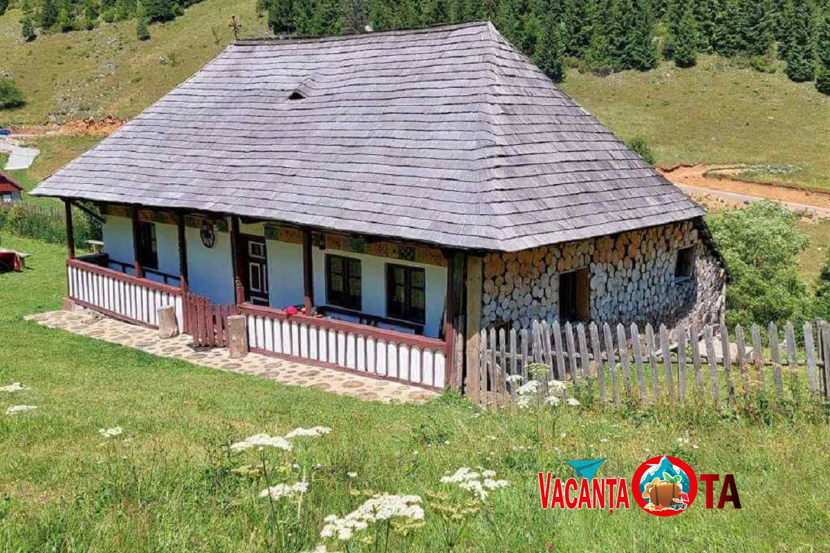 O cazare mai altfel la Fundata. Casa Pelinica oferă cazare rustică ...