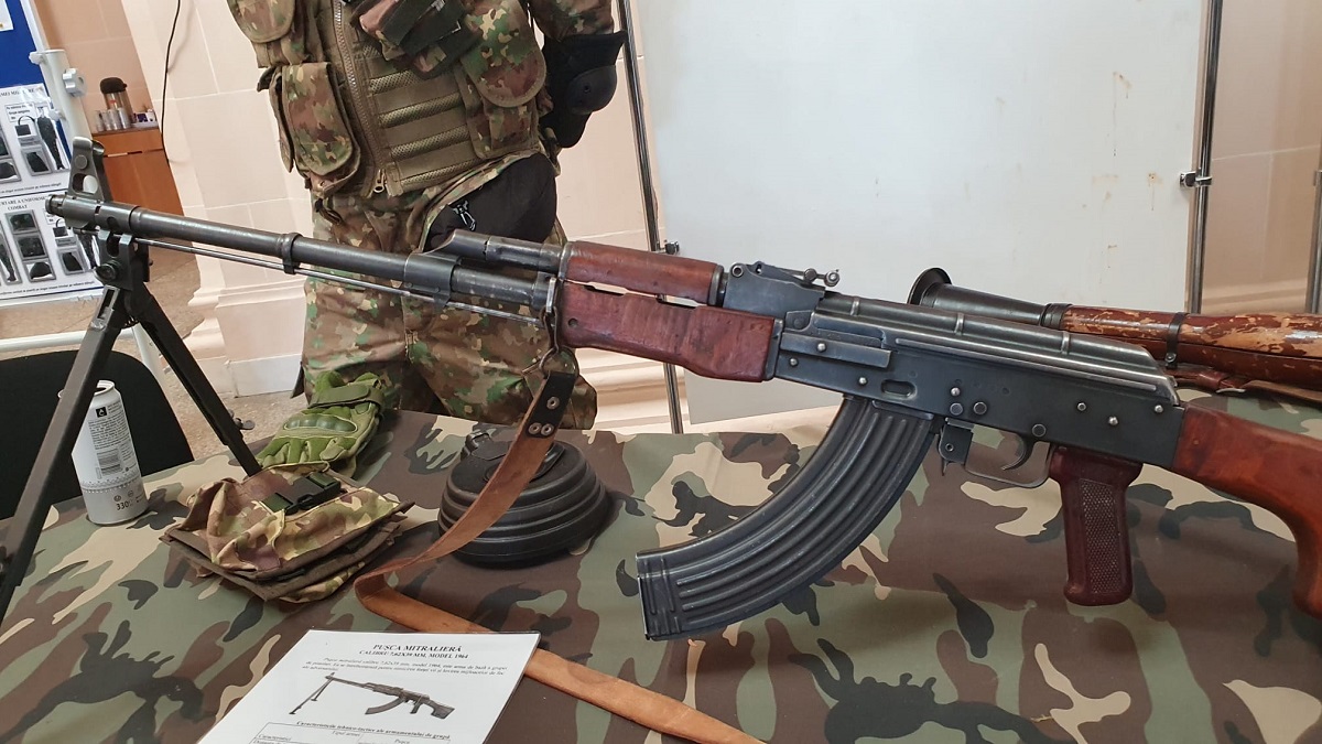 Expoziție de tehnică militară, în premieră la Ploiești. Lansatoare de ...