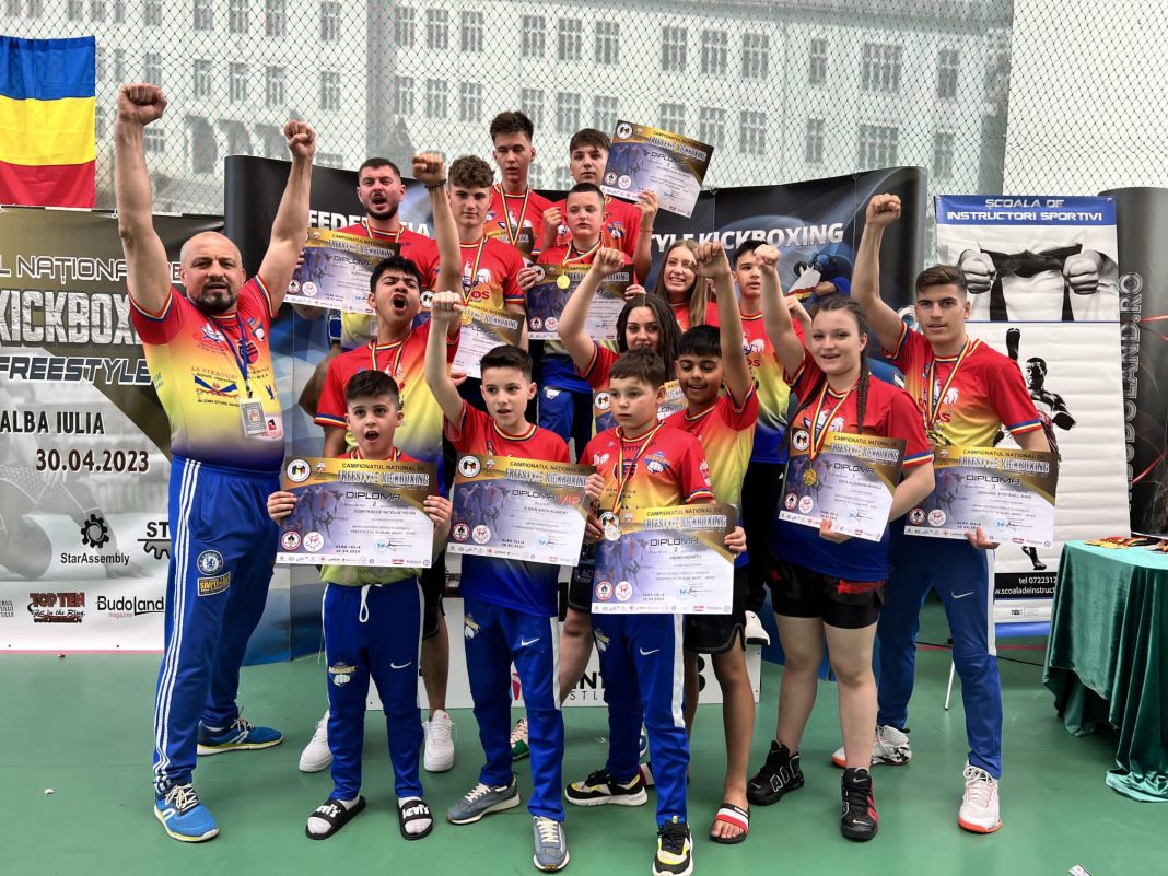 Cinci medalii de aur, cinci de argint și una de bronz pentru sportivii ...