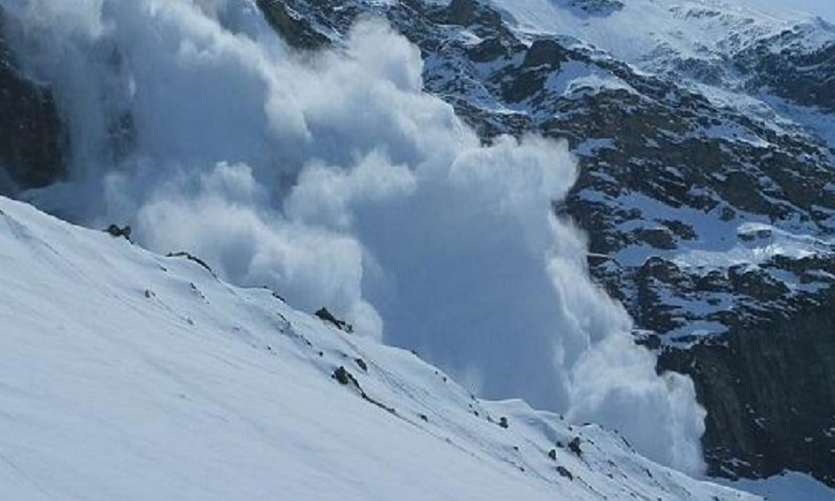 Trei schiori au murit în avalanșe produse în Alpii italieni ...