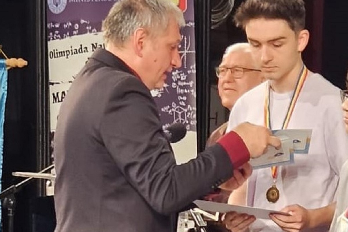 Andrei Călin Vasile, elev în clasa a X-a la C.N. „Mihai Viteazul” din ...