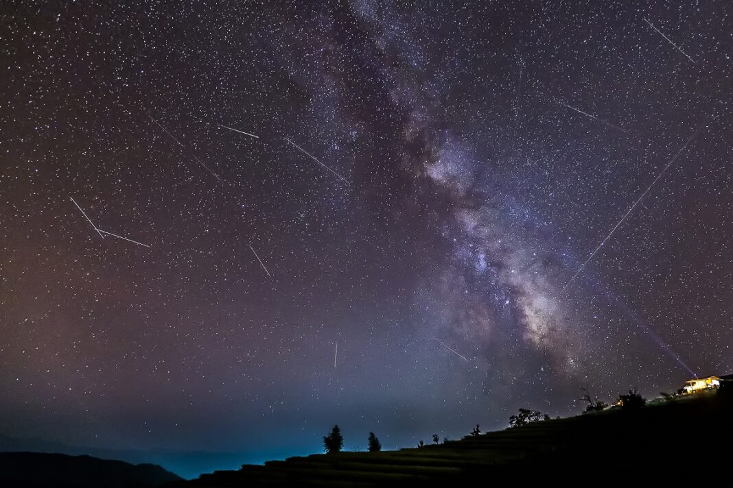Spectacol pe cer. Noaptea cu cele mai multe stele căzătoare ...