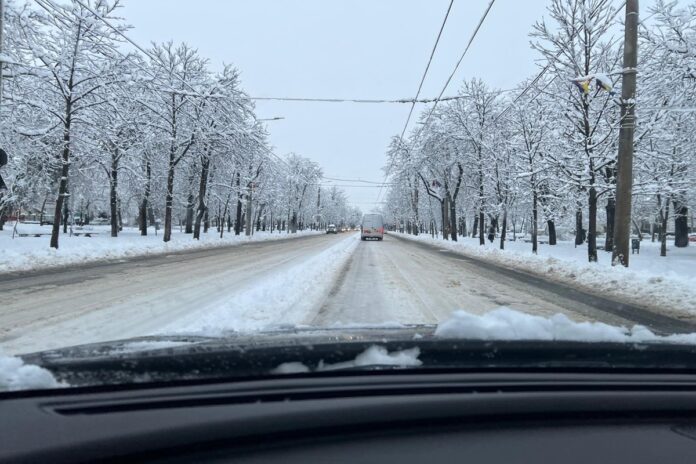 Vreme rece, ninsori, polei și viscol și în zilele următoare. O nouă ...