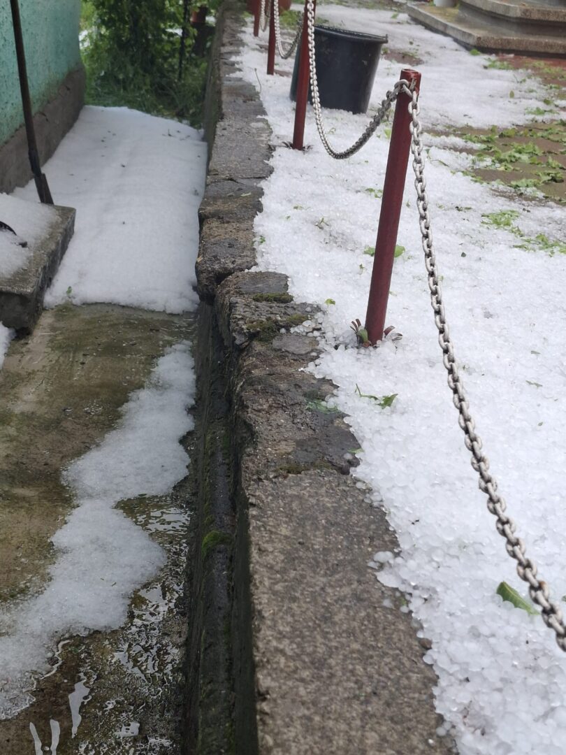 Ploaie torențială și căderi masive de grindină în Aluniș, Bertea și ...